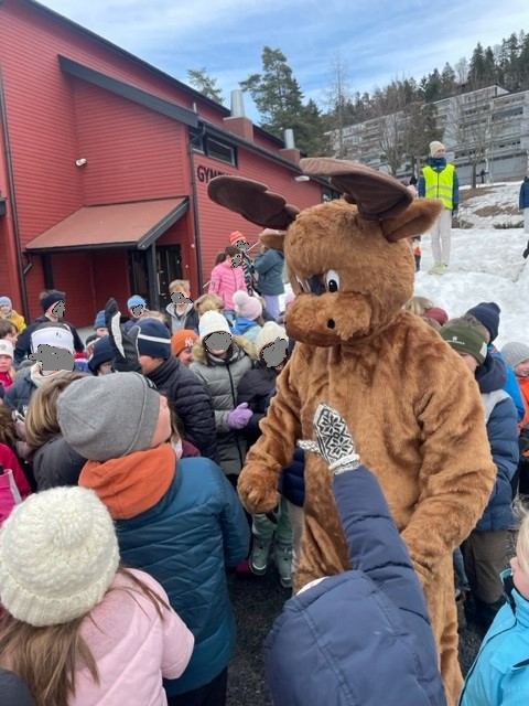 Første besøk av maskoten!